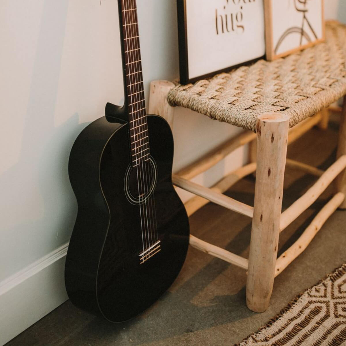 BANCO DE MADERA Y FIBRA NATURAL BÉLGICA 136X42X50CM - Tribeca Store